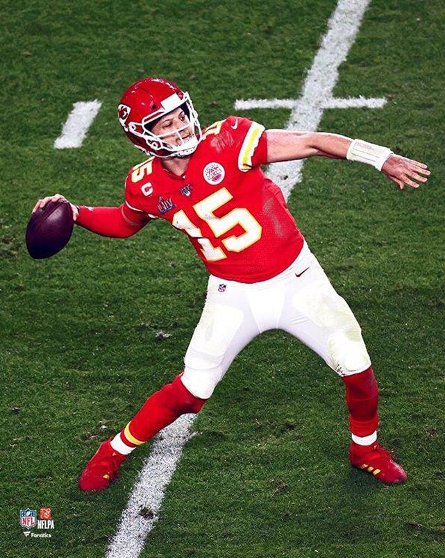 Kansas City Chiefs Patrick Mahomes Back to Pass During Super Bowl 54 ...