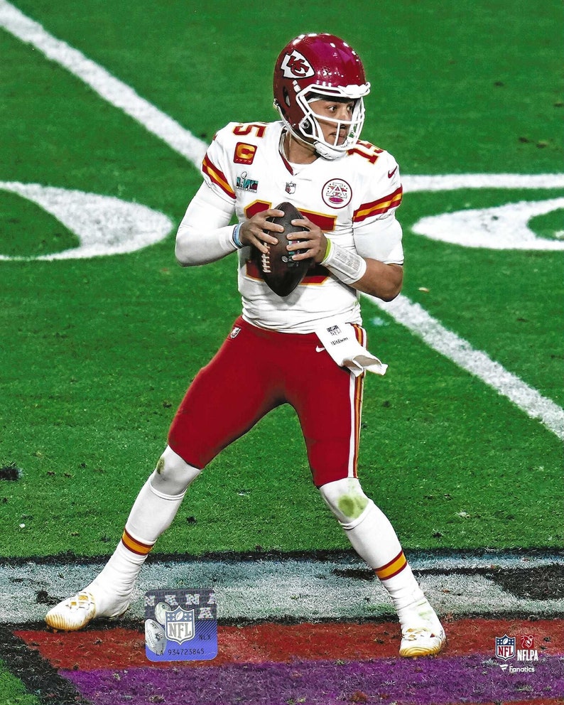 Kansas City Chiefs Patrick Mahomes Back to Pass During Super Bowl 57 ...