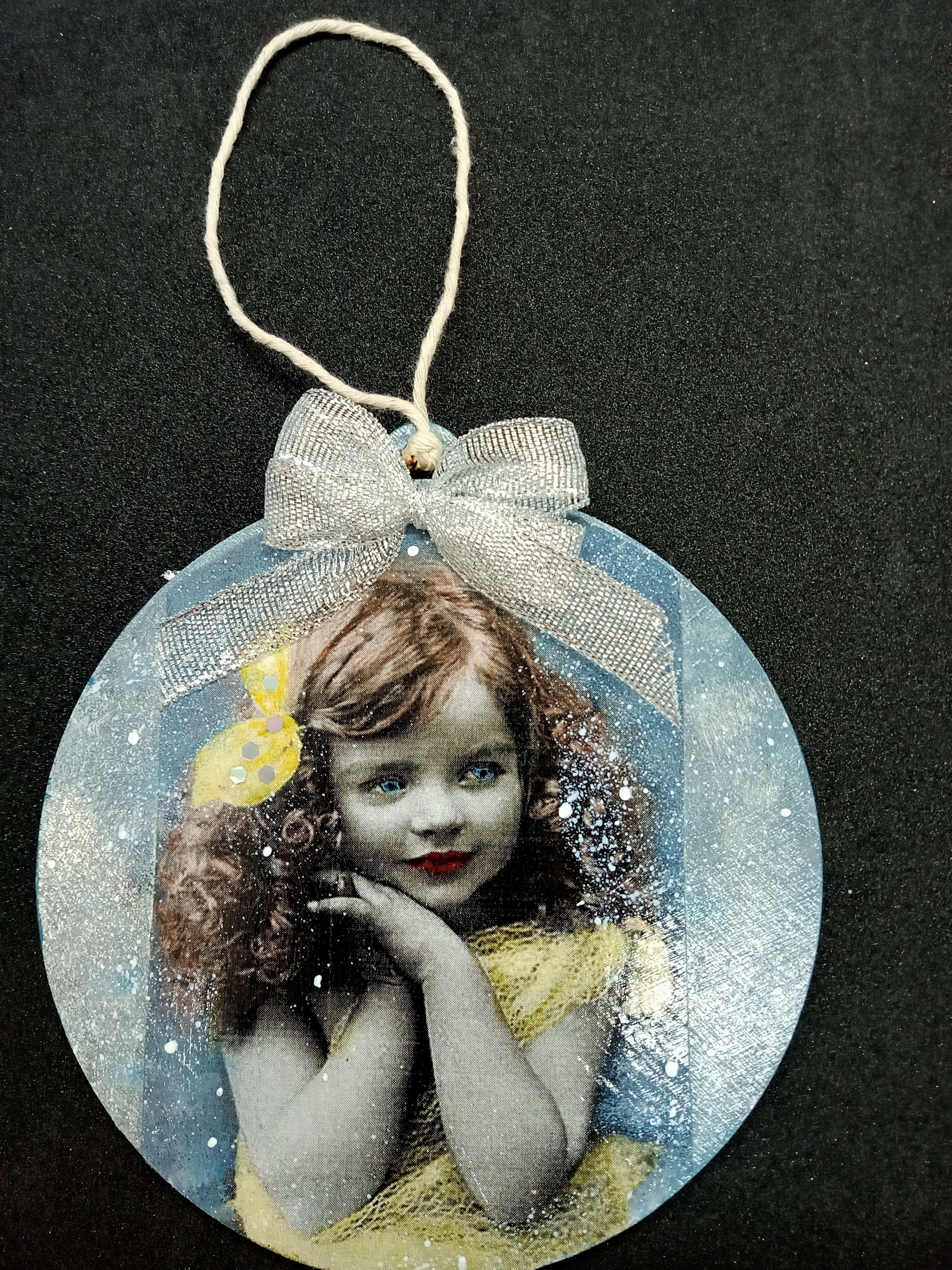 Set of Wooden Box and 3 Wooden Baubles, Round Box, Christmas Tree ...