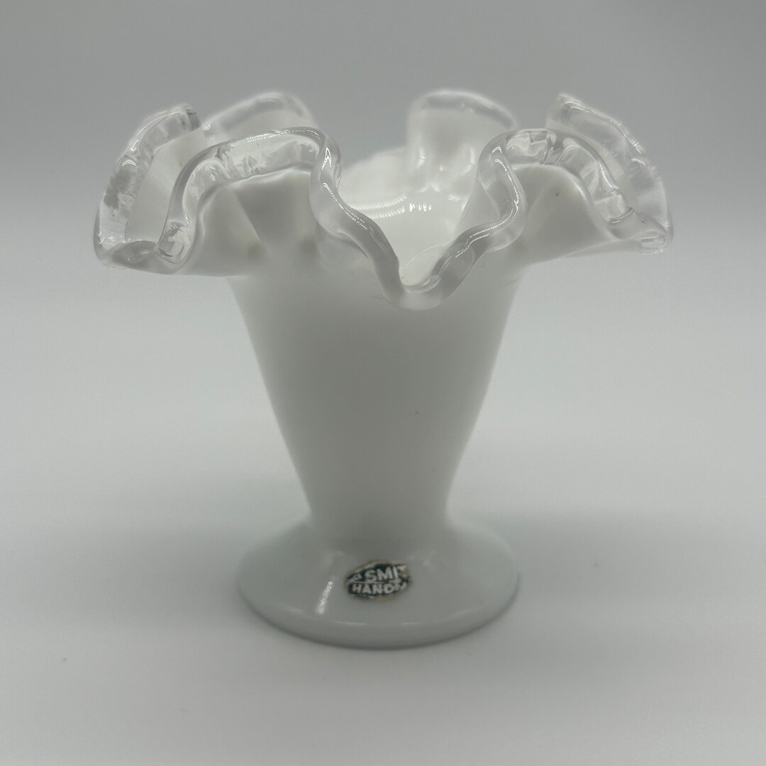 L.E. Smith Silvercrest Milk Glass Short Ruffled Vase, Clear Edged ...