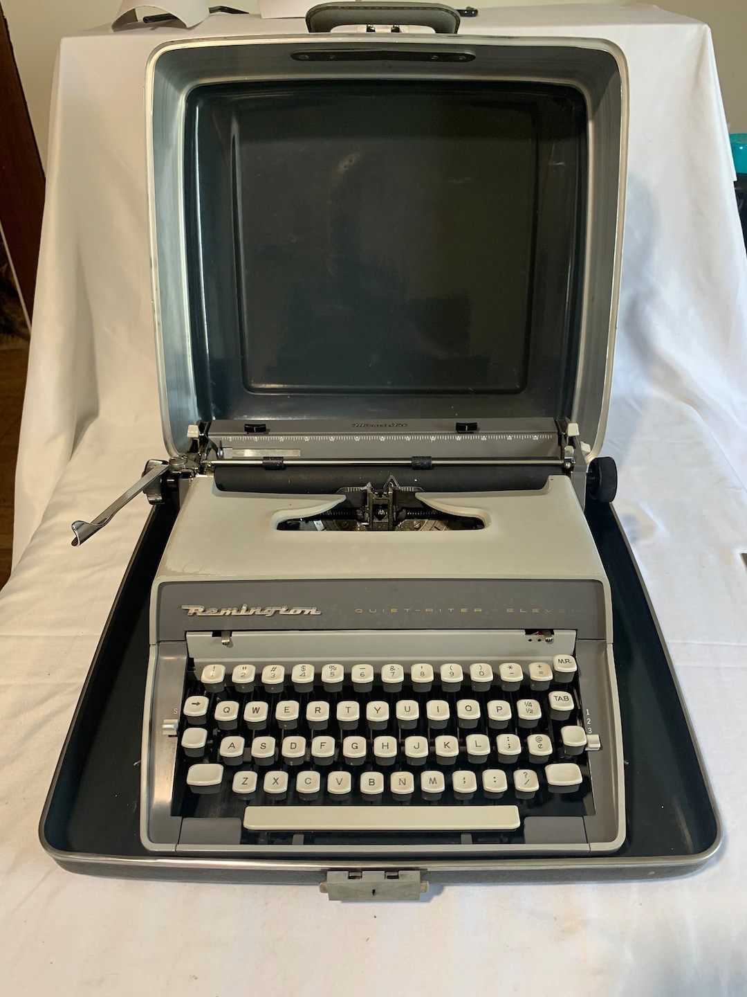 1958 Remington Quiet-riter Eleven Miricle Tab Typewriter With Original ...