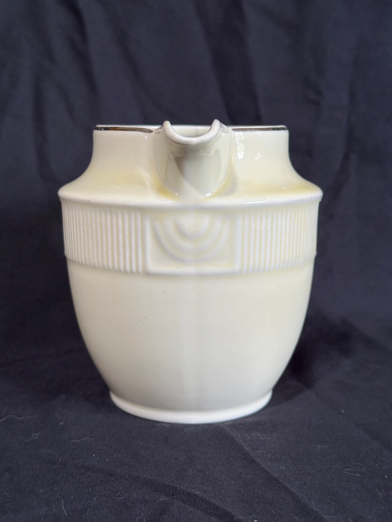 Halls Superior Silhouette Medallion Jug Pitcher Quality USA Kitchenware ...