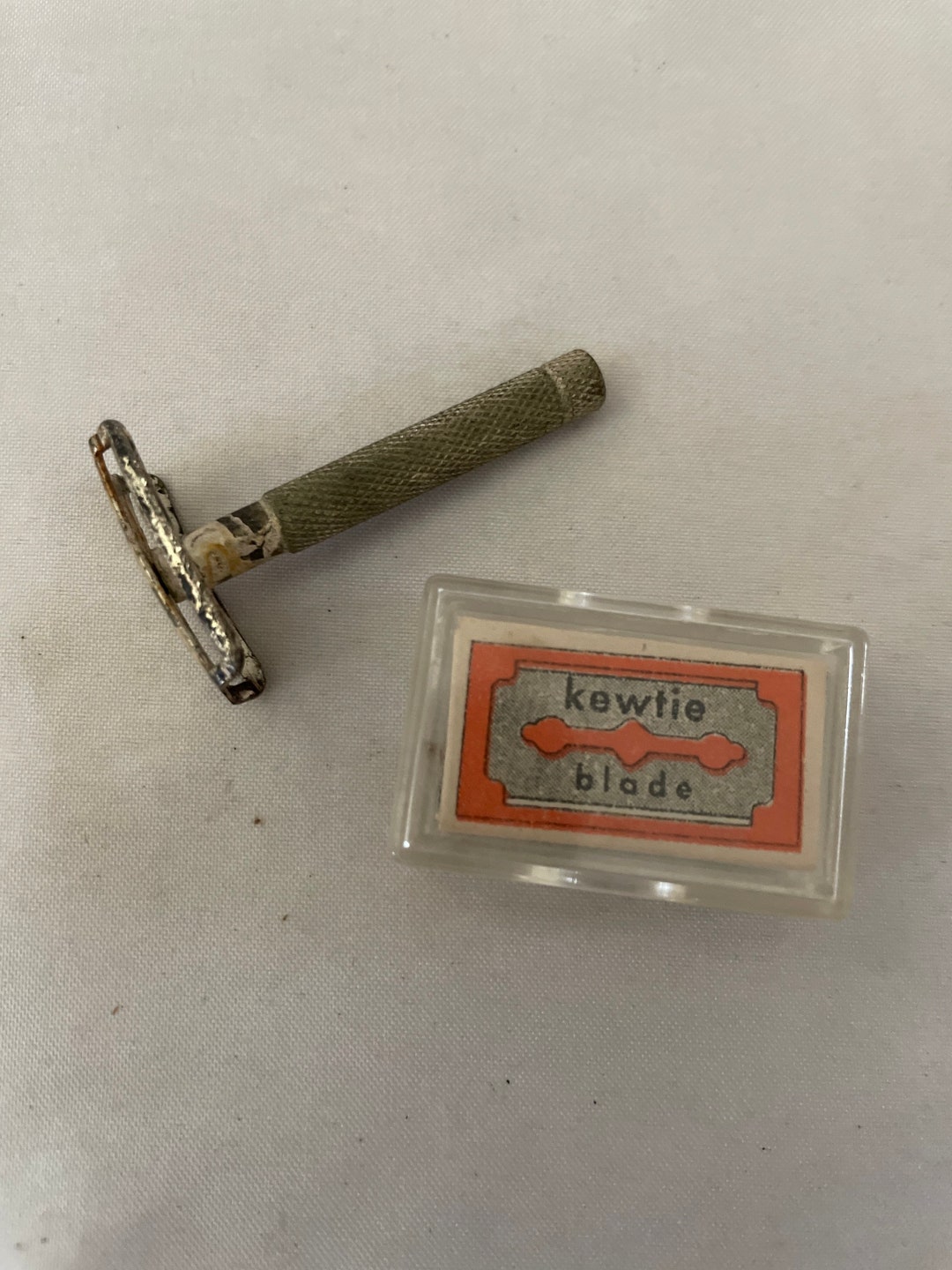 Vintage Travel Razor With Box of Kewtie Blades - Etsy