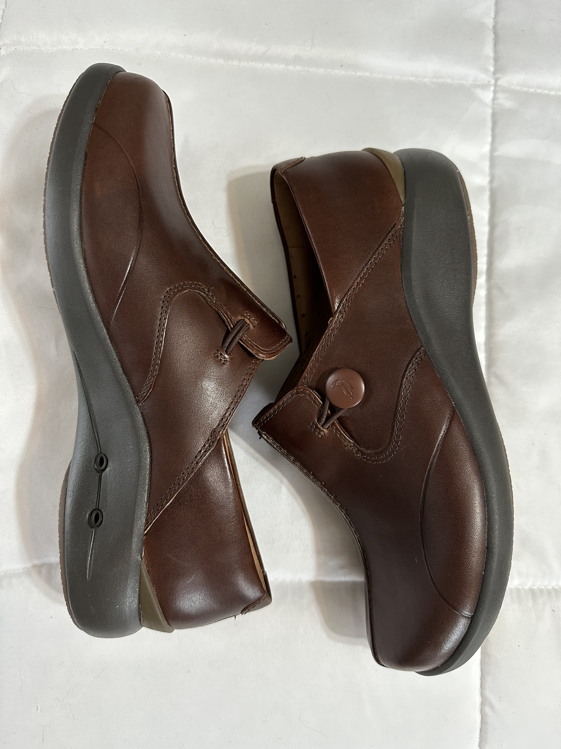 Clarks Unstructured Leather Slip on Shoes Un Loop 2 Walk Brown Womens ...