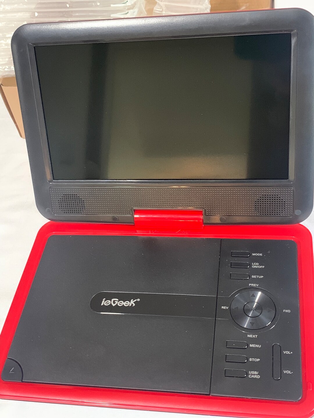 Iegeek Portable Rechargeable DVD Video Player W/ Swivel Screen and ...