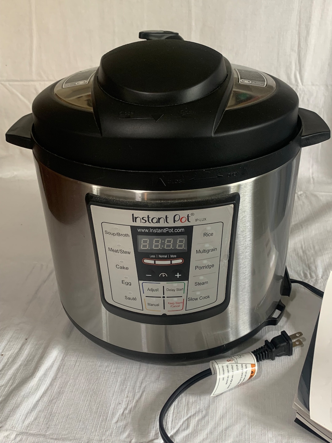 Instant Pot Lux Series 6 Quart 9 in 1 Multi-use Programmable Electric ...