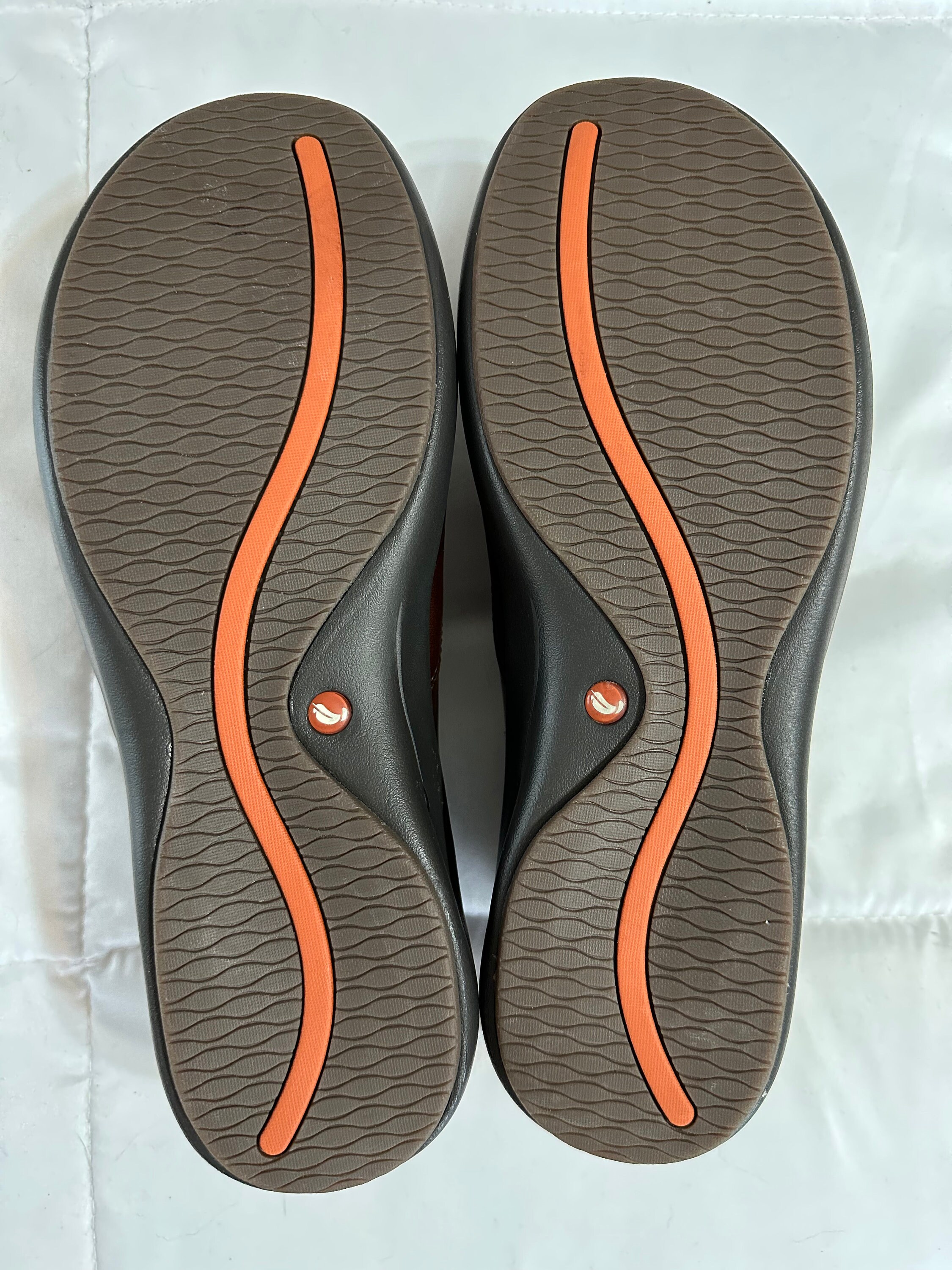 Clarks Unstructured Leather Slip on Shoes Un Loop 2 Walk Brown Womens ...