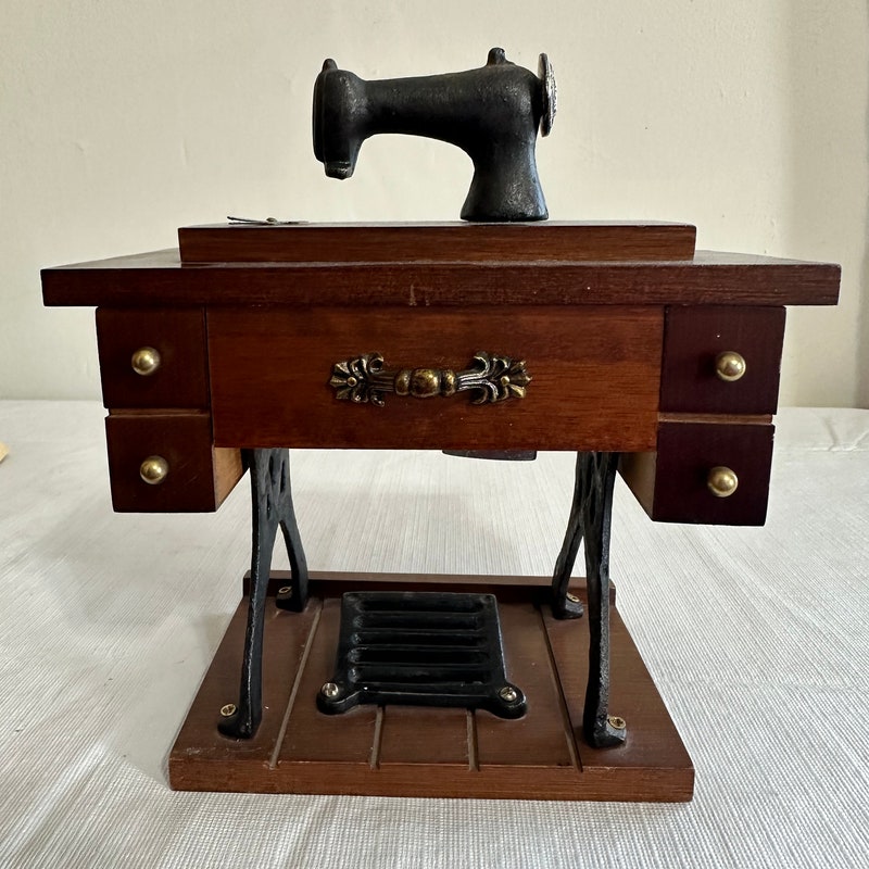 Vintage Sewing Machine Music Box - Etsy