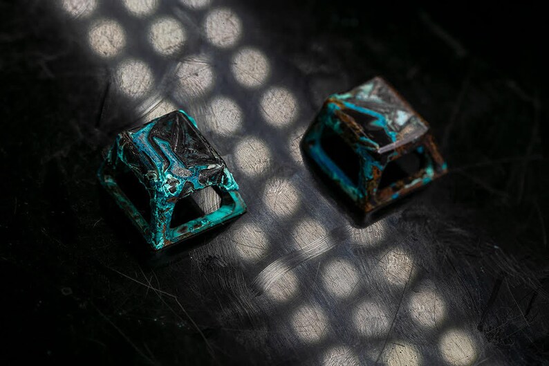 Fractured Patina - Skeleton Key Brass/copper - Cherry / GMK Keycap - 6. ...