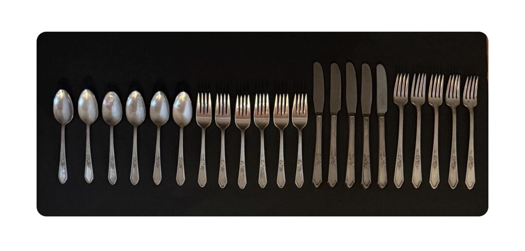 Vintage 22 Piece Manor Silver Triple Plate Flatware Set Silverware ...