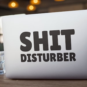 Calcomanía de vinilo "Shit Disturber", divertida y sarcástica para ...