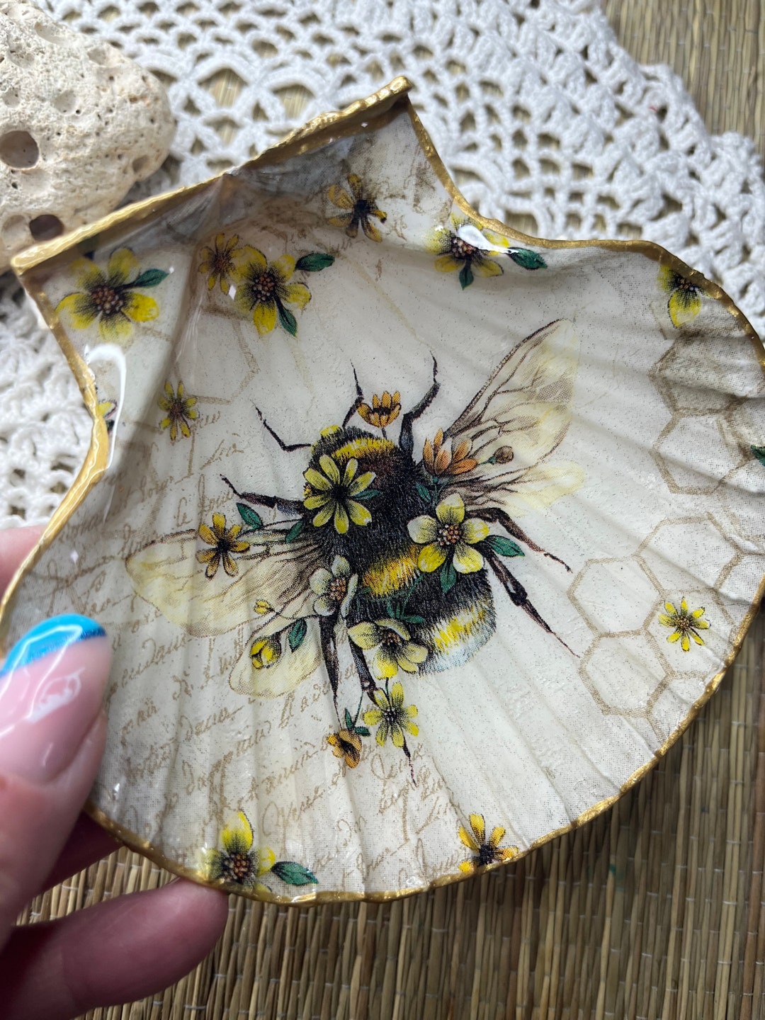 Scallop Shell Bumble Bee Jewelry Dish - Etsy