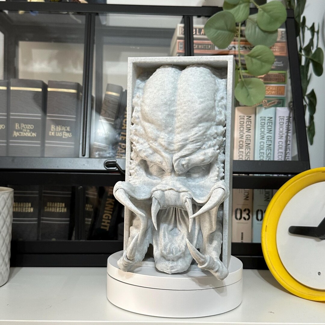 Predator Book Nook Bookend | Fantasy Monster Booknook | 20 Cm Tall Book ...