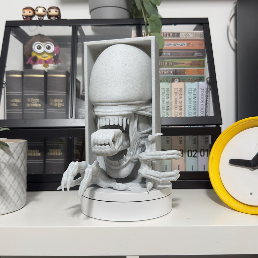 Xenomorph Book Nook | Fantasy Monster Booknook | 20 Cm Tall Book Shelf ...