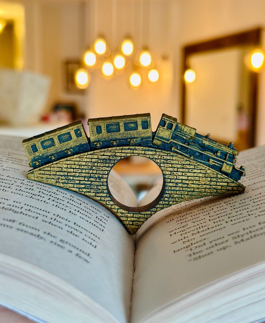 HOGWARTS EXPRESS TRAIN: Page Holder, Thumb Book Page Holder, Bookmark ...