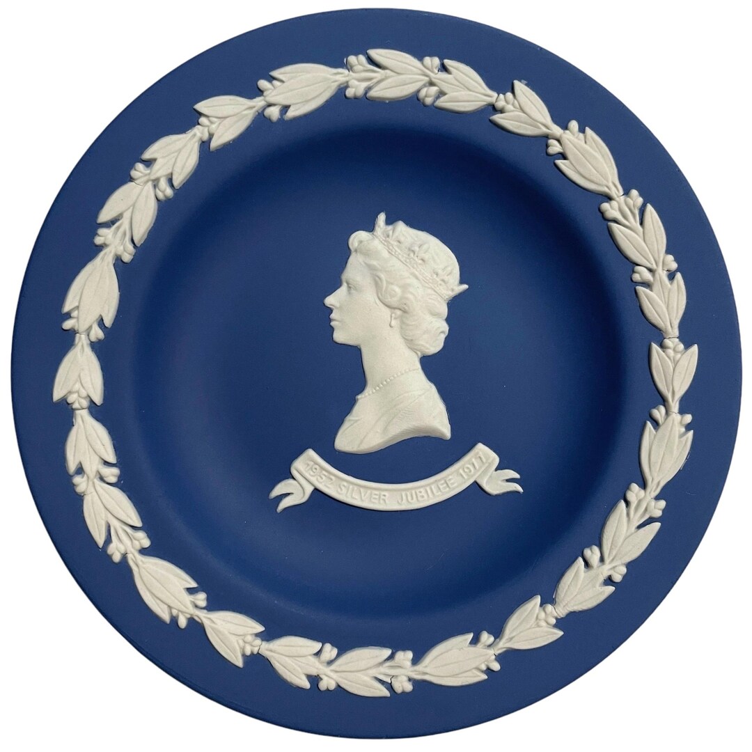 Vintage 1970s Wedgwood Blue Jasperware 1952 Silver Jubilee 1977 Commemorative Small Plate ...