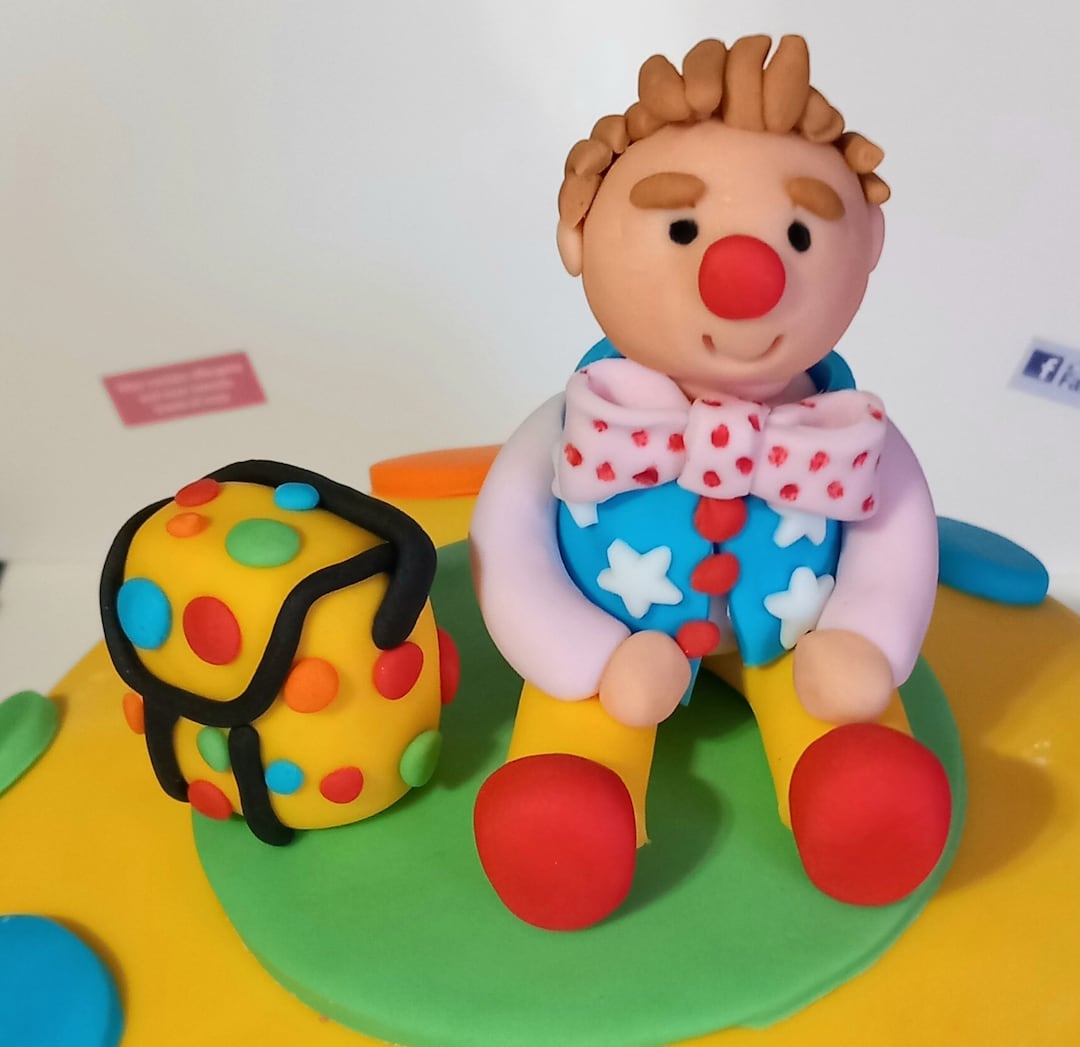 Unofficial Spotty Character Handmade Edible Cake Topper - Etsy