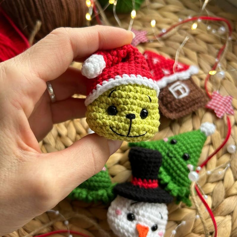 Grinch Keychain - Etsy