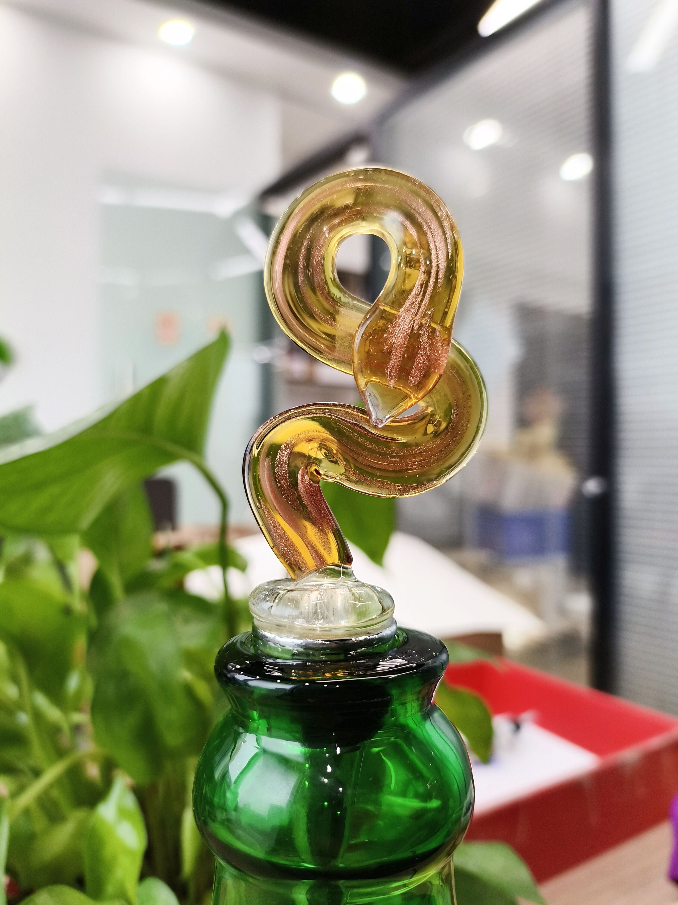 Handcrafted Glass Wine Stopper Wine Lover's Gift Flowing and Jumping ...