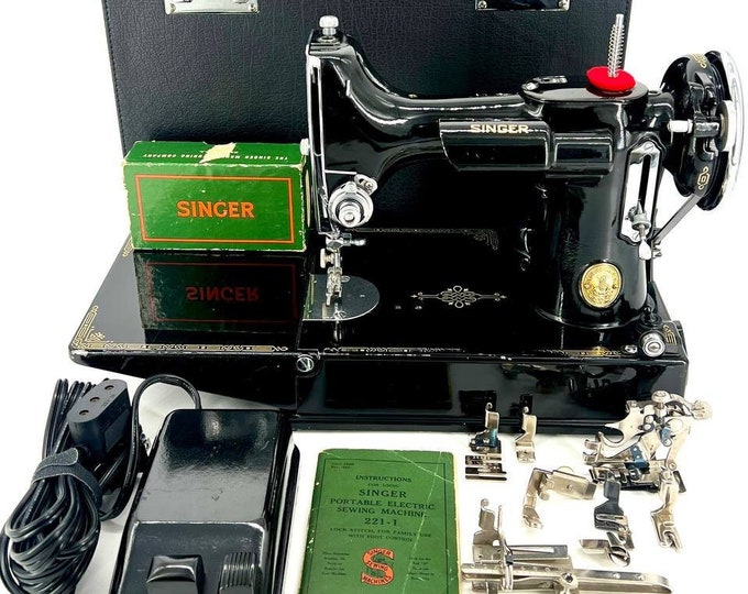 Gorgeous Condition 1936 Singer Featherweight 221 Sewing Machine With ...