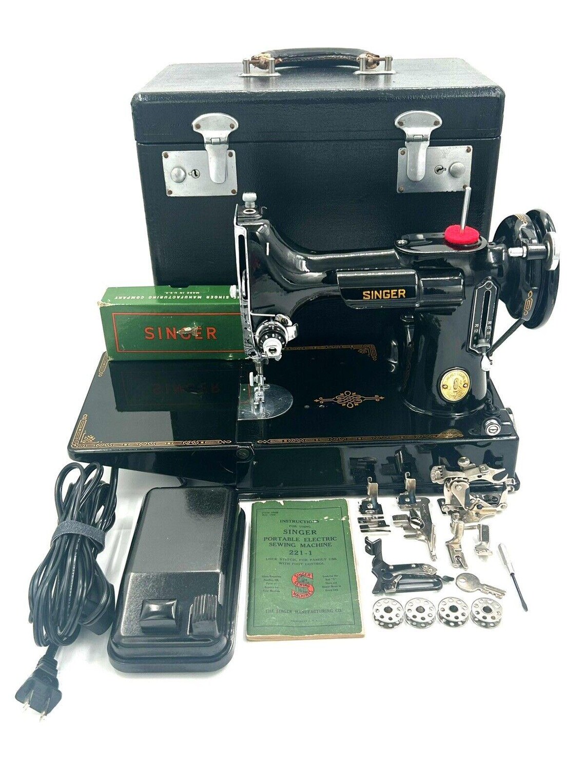 Fabulous Condition 1947 Scroll Face Singer Featherweight 221 Sewing ...