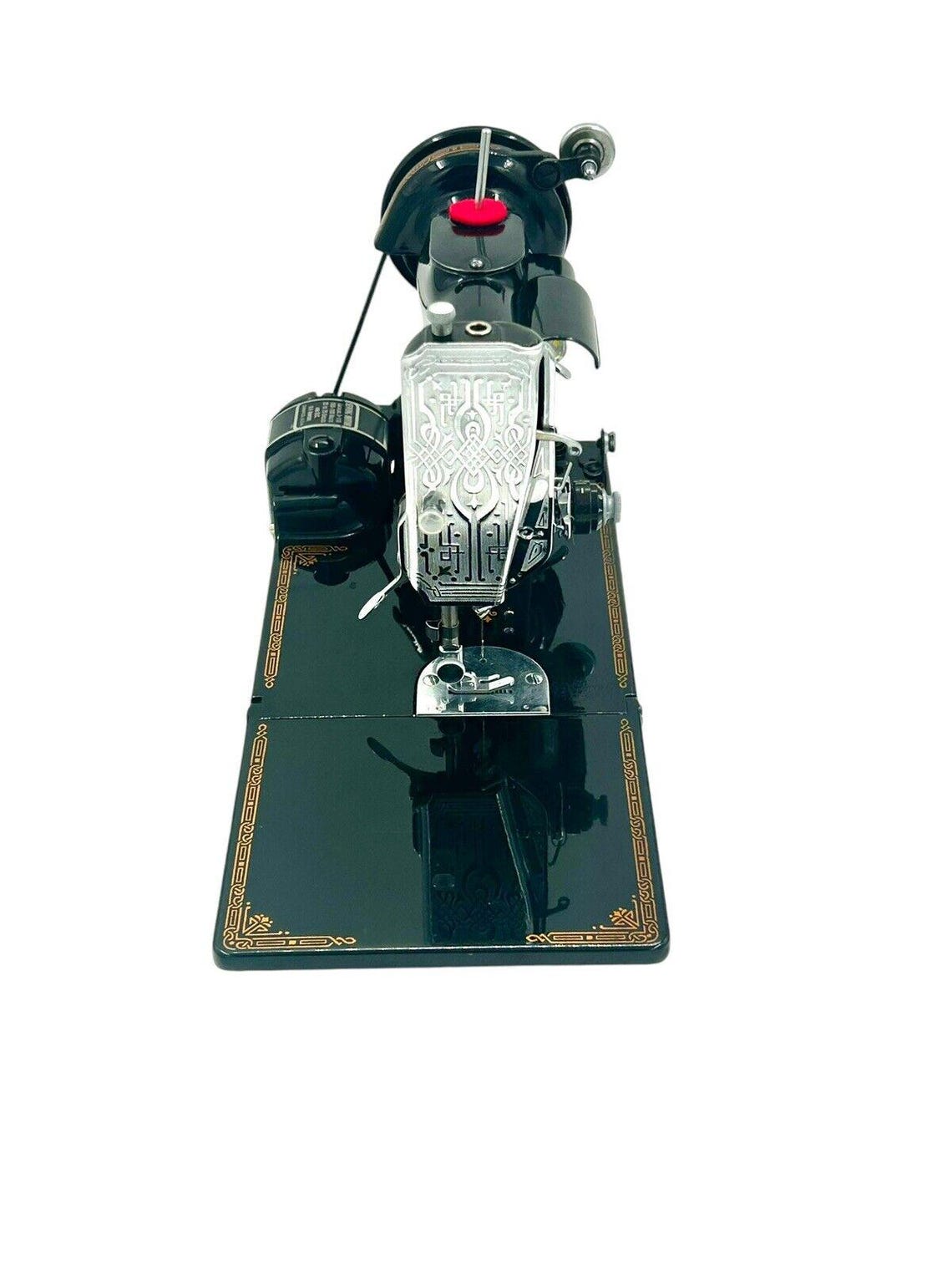 Fabulous Condition 1947 Scroll Face Singer Featherweight 221 Sewing ...