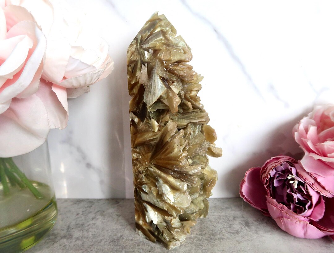 RARE & UNIQUE XL 2.7 Lb. Golden Mica Tower With Raw Edge Plates | Green ...