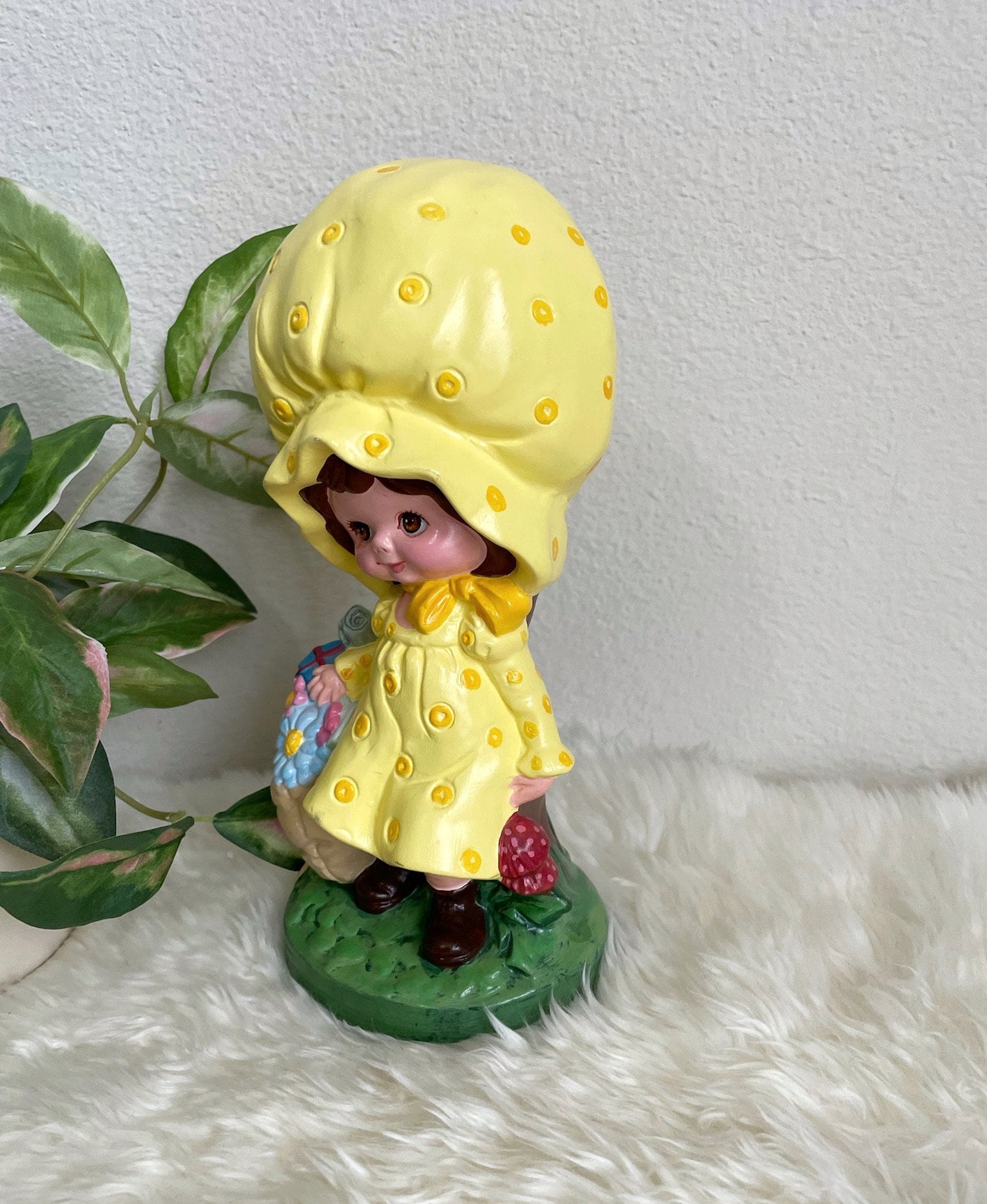 1970’s Yellow Bonnet Girl Figurine - Etsy