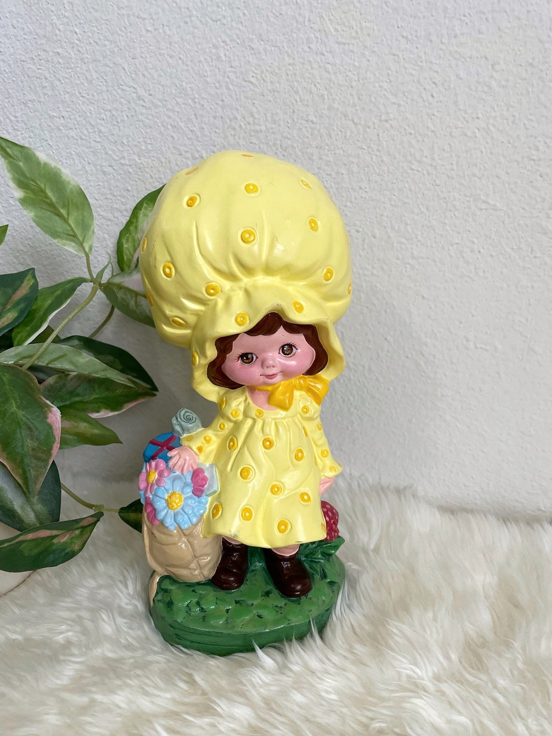 1970’s Yellow Bonnet Girl Figurine - Etsy