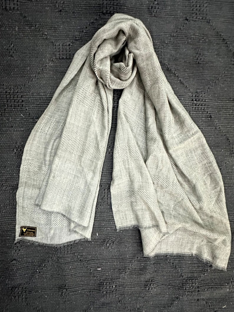 Silver Grey Luxurious Handwoven Scarf, Vicuña Scarf, 100% Peru Vicuña ...