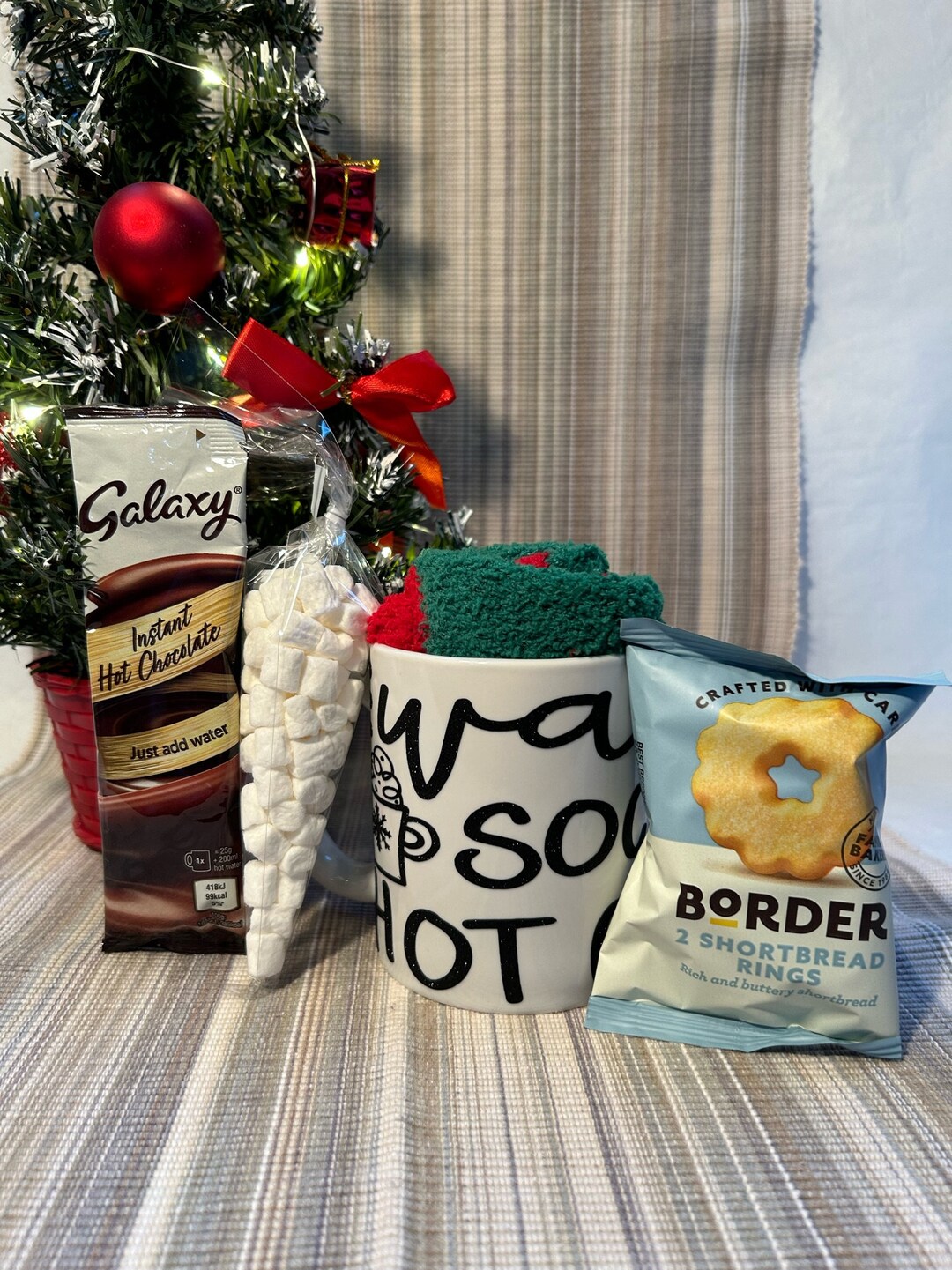 Christmas Hot Chocolate Gift Set With Mug, Hot Chocolate, Marshmallows ...