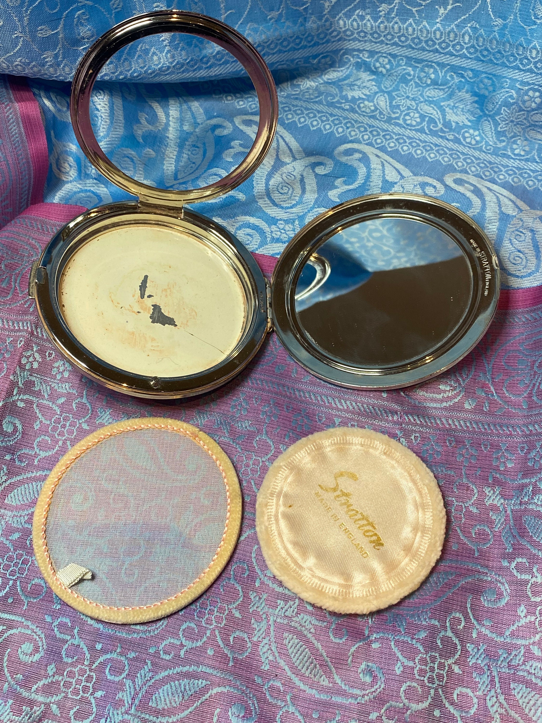 Vintage Round Silver Tone, Stratton Powder, Compact, With a Beautiful ...