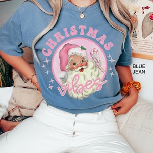 Comfort Colors Womens Christmas Shirt Vintage Pink Santa Claus T-shirt ...