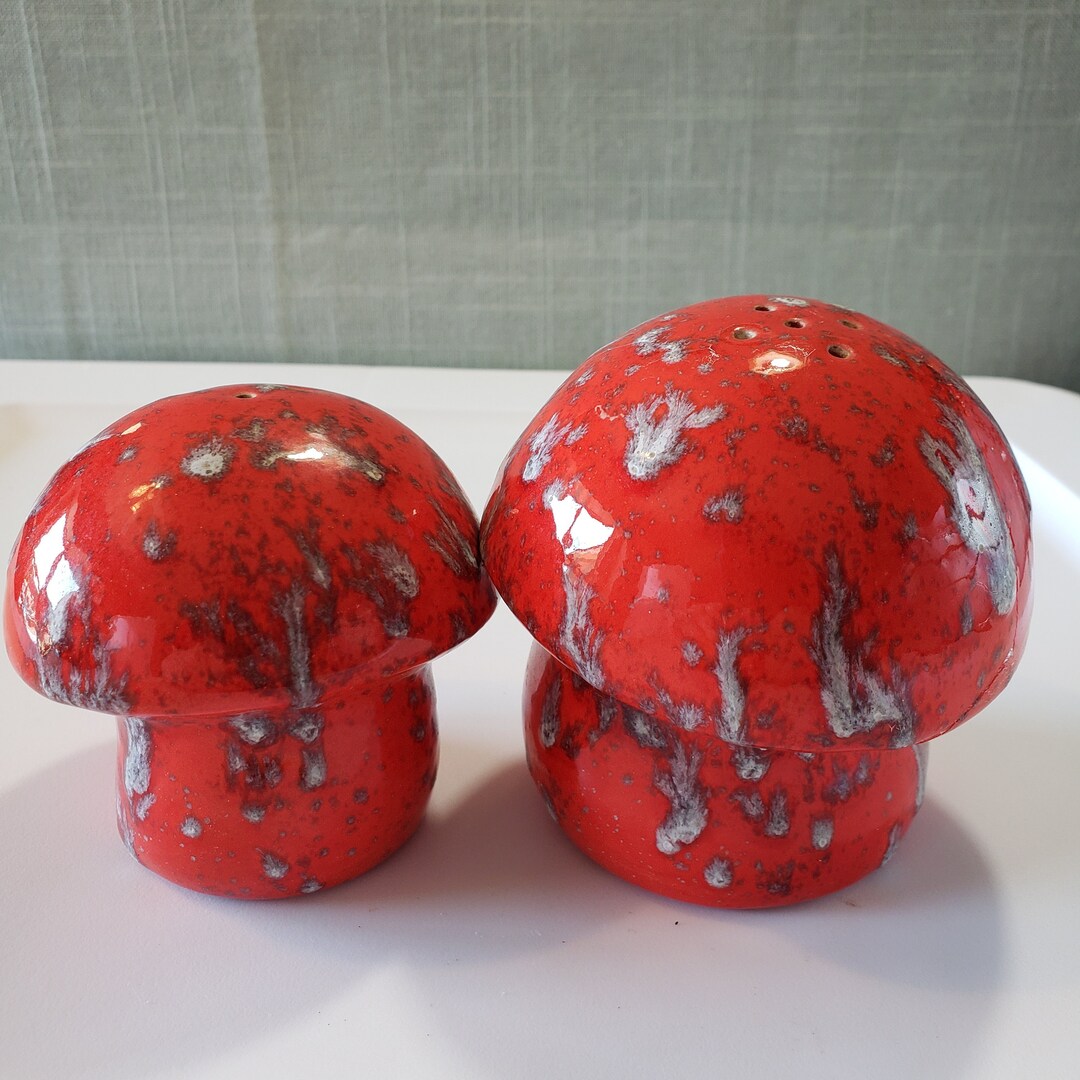 Large Atlantic Mold Orange Splatter Mushrooms Salt and Pepper Shakers ...