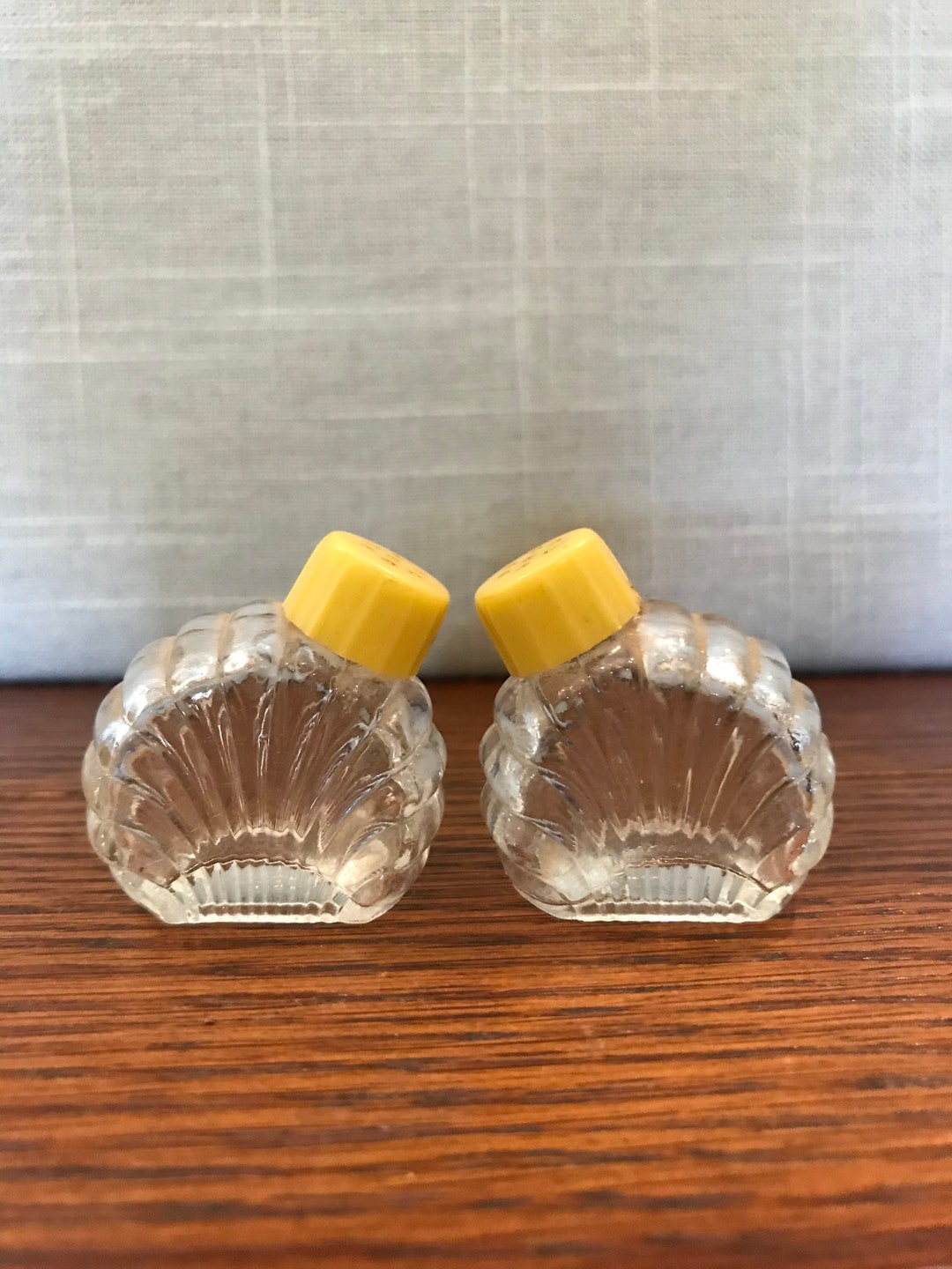 Mini Pressed Glass Art Deco Clam Shells With Yellow Bakelite Lids Salt ...