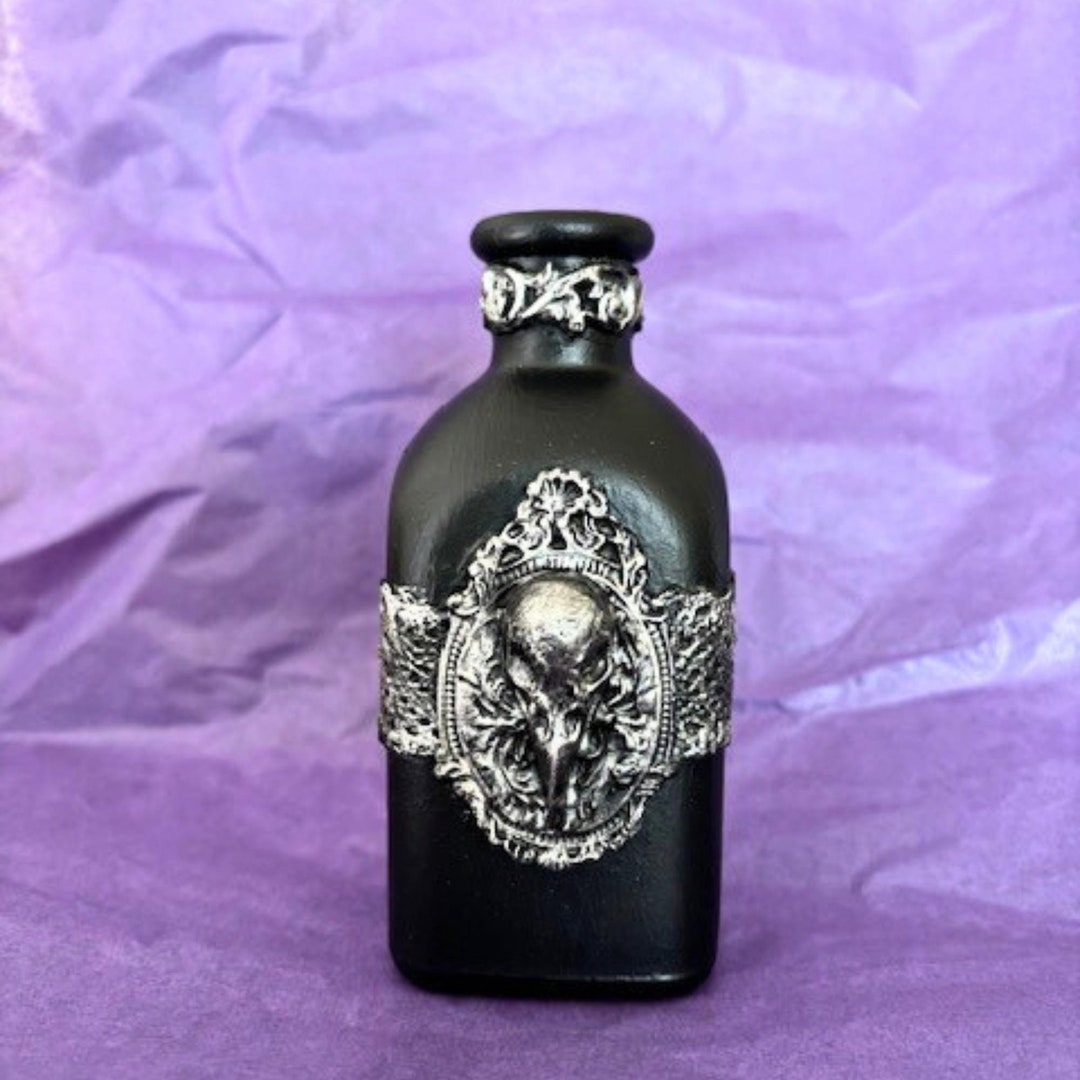 Mini Raven Skull Cameo Bud Vase - Etsy