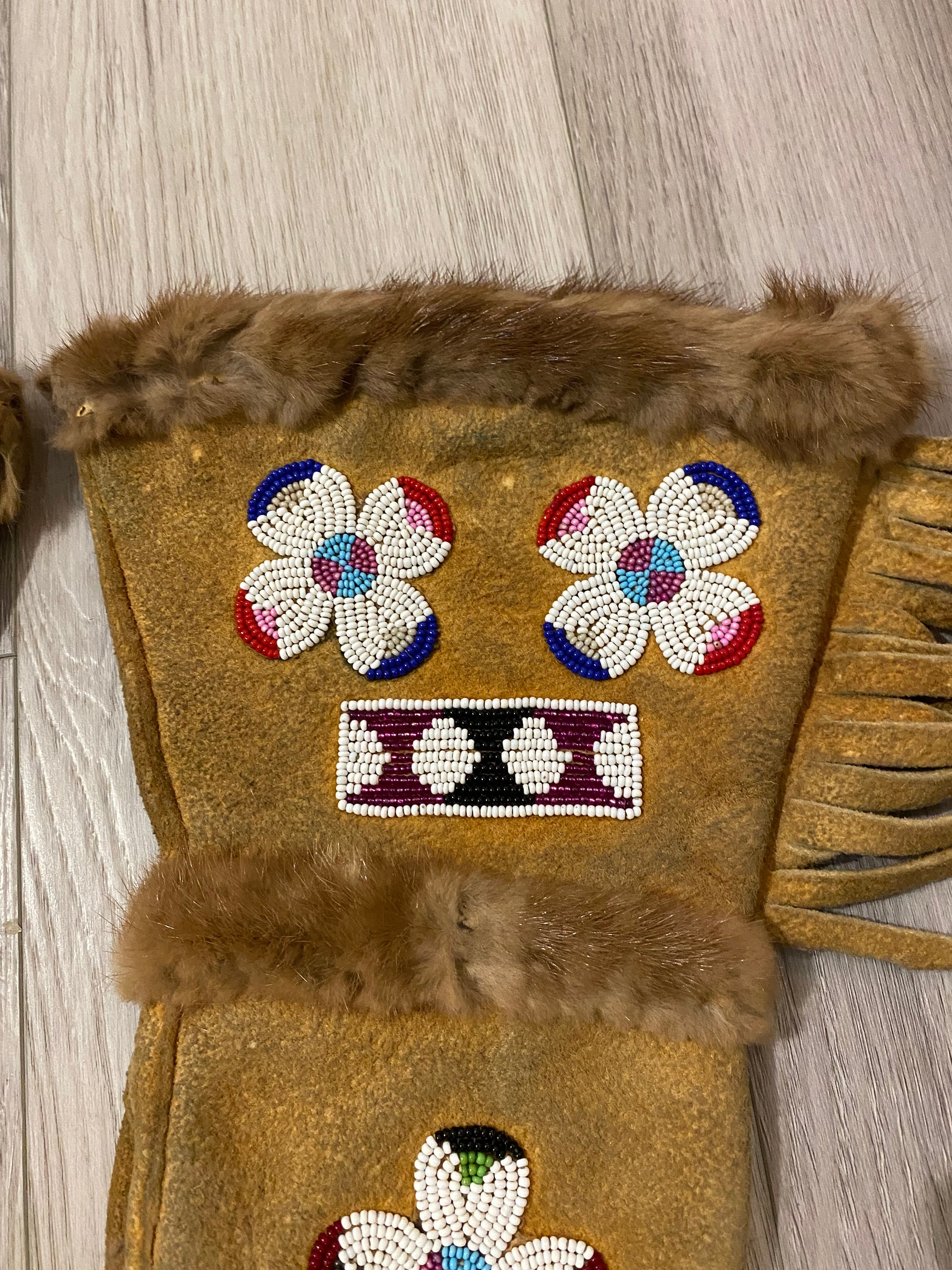 AUTHENTIC VINTAGE Cree/ojibway Nation MITTS Hand Made Beaded - Etsy