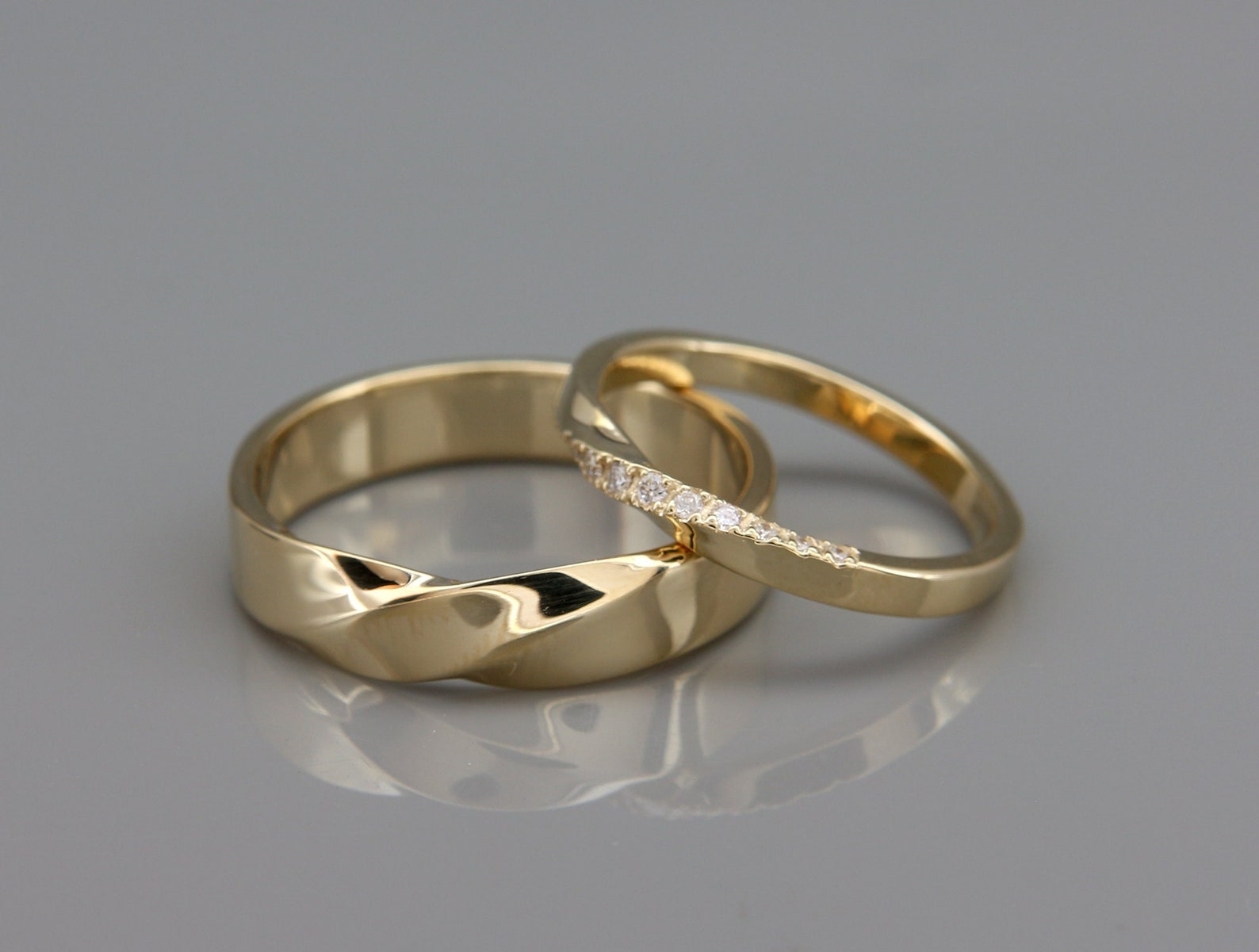 14k Gold Mobius Wedding Rings Set With Diamonds | His and Hers Mobius ...