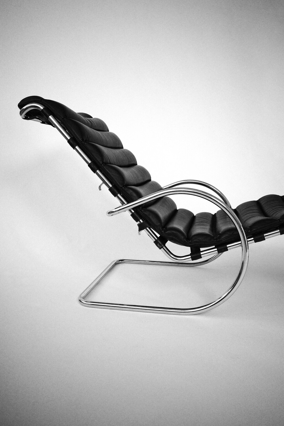 MR Chaise Lounge Chair by Mies Van Der Rohe, 1949s - Etsy