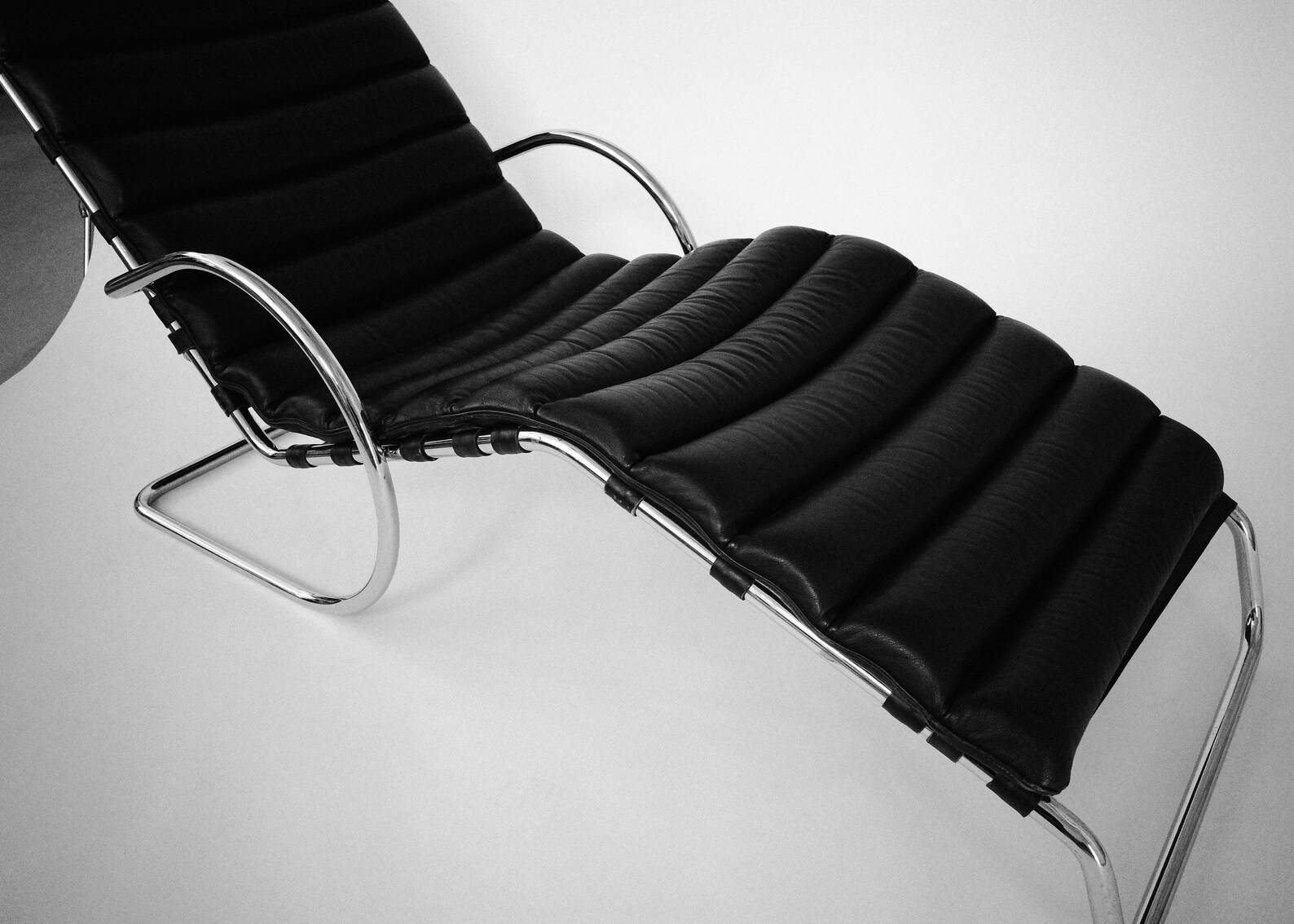 MR Chaise Lounge Chair by Mies Van Der Rohe, 1929 - Etsy