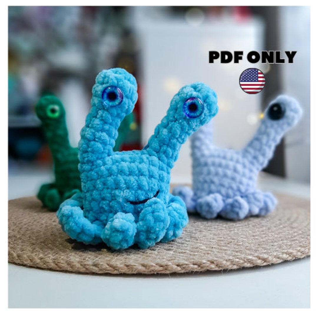 Crochet Keychain Alien Slug, Plush Pattern Keychain, Cool Keychain for ...