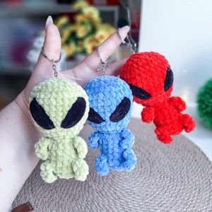 Crochet Alien Keychain Pattern: Plush Amigurumi (PDF Pattern) - Etsy