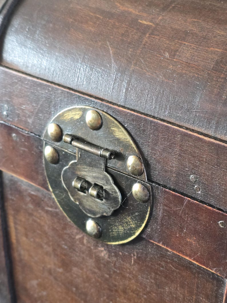 Vintage Wooden Treasure Chest, Distressed Storage Trunk, 41x23x26 Cm - Etsy