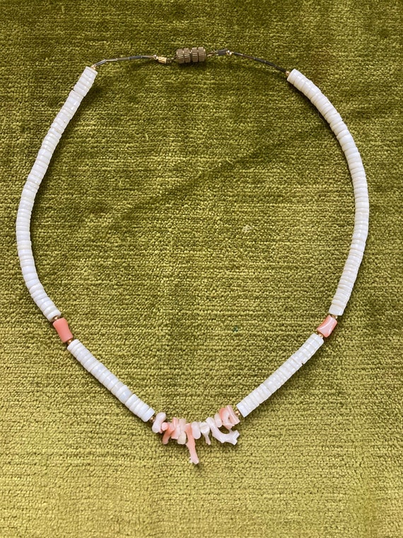 Vintage pooka shell necklace - Gem