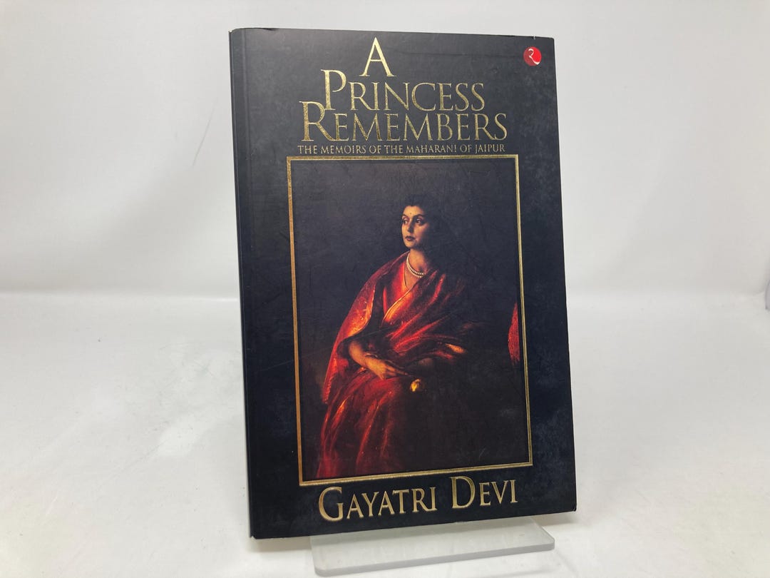 A Princess Remembers by Devi Gayatri PB Paperback 1st First LN Like New ...