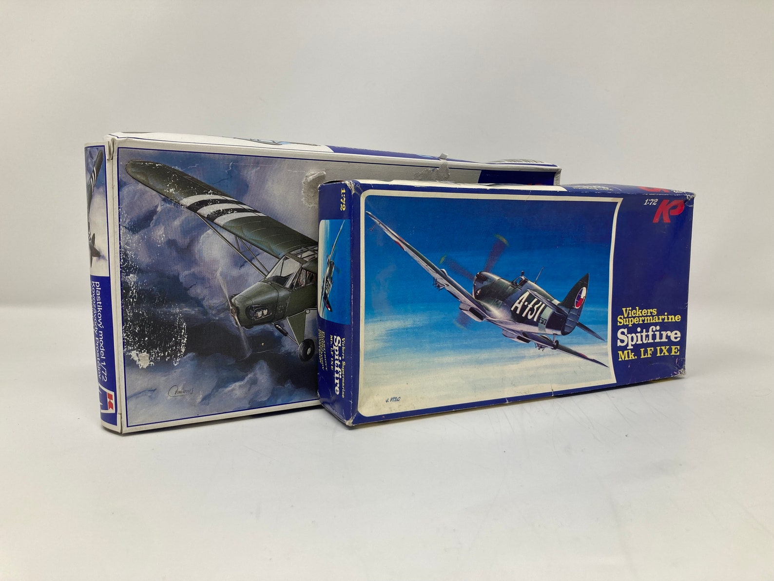 Set of 2 KP 1/72 Scale Model Airplane Kits vickers Supermarine Spitfire ...