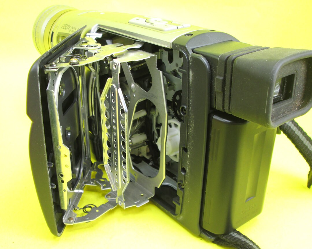 Panasonic RZ10 VHS-C Compact Portable Camcorder Y2K 250x Digital Zoom ...