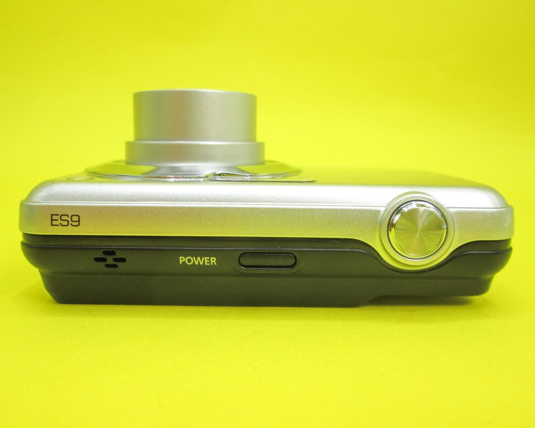 Samsung ES9 12.2MP Compact Digital Camera Point & Shoot Silver Working ...