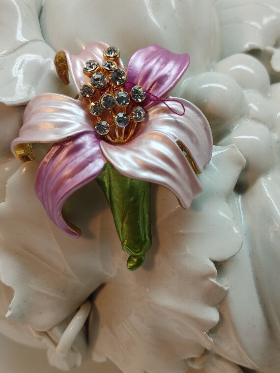 Large Vintage Lily Flower Pink and Rhinestone Pin Bro… - Gem