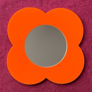 RETRO 60s/70s FLOWER MIRROR - Groovy Acrylic Dottie Daisy Wall Decor ...